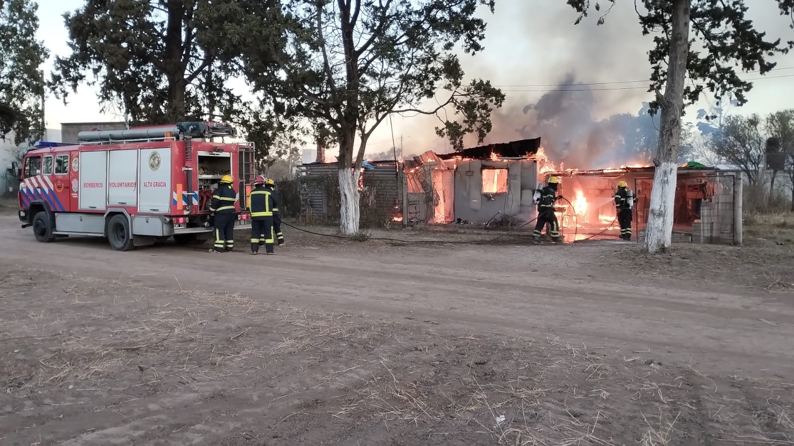 Incendio consume vivienda en La Donosa y deja una mujer con crisis ...